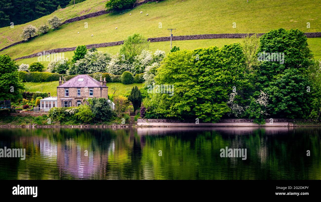 House beside ladybower reservoir Stock Photo - Alamy