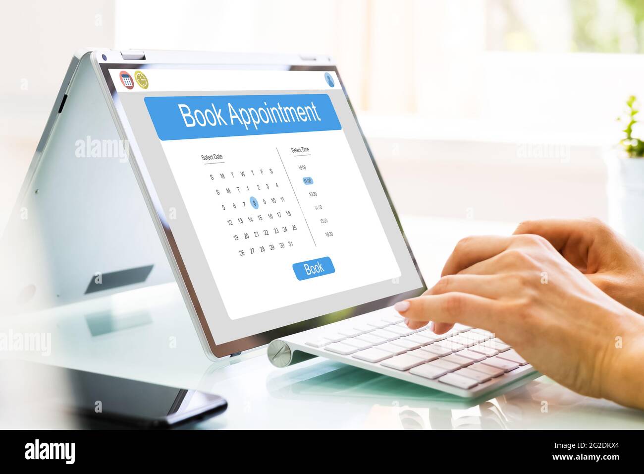 Online meeting laptop screen hi-res stock photography and images - Alamy