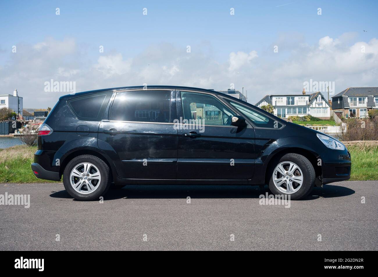 Detail shots of a 2007 black Ford S Max family MPV car Stock Photo - Alamy