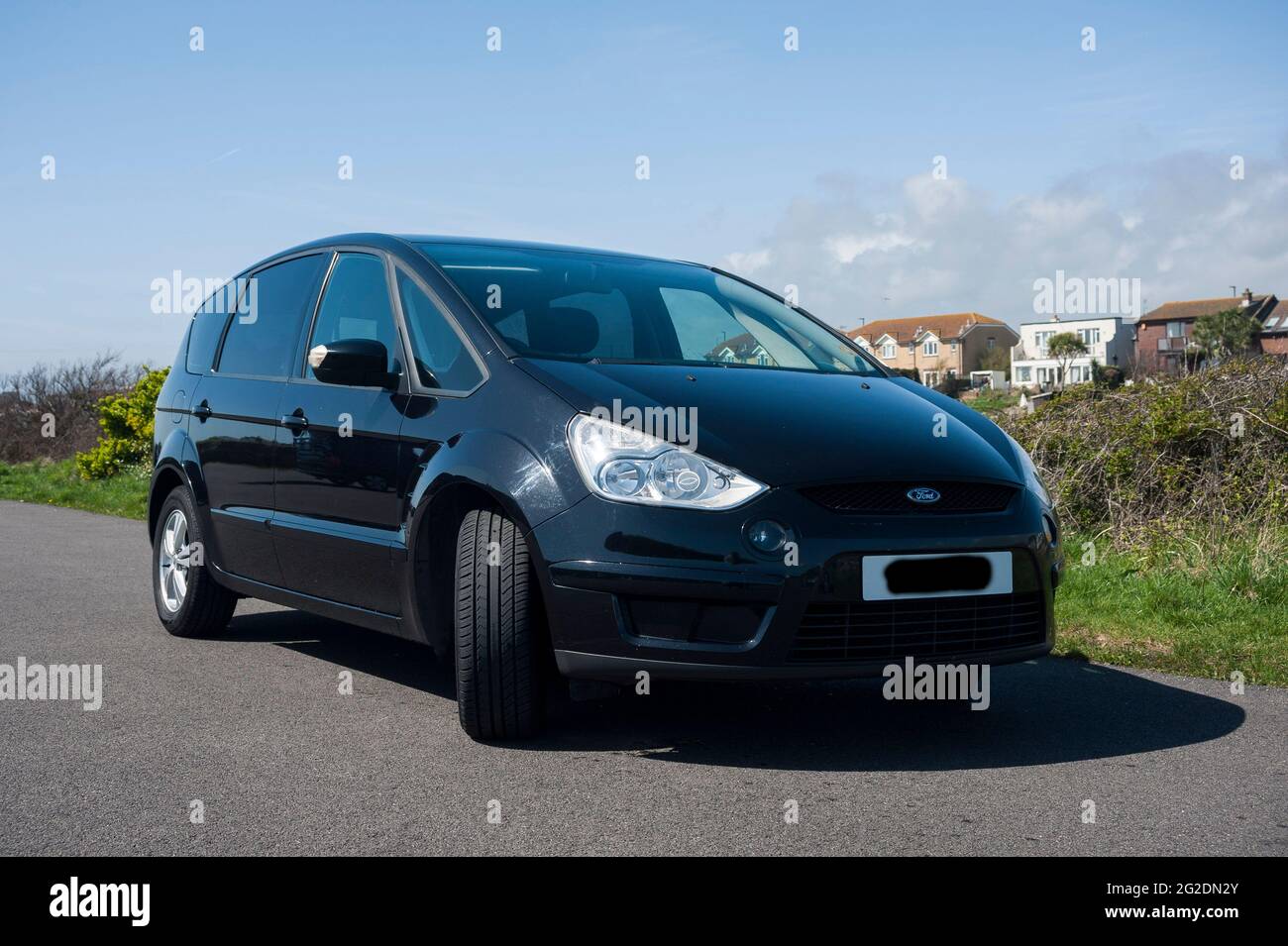 Detail shots of a 2007 black Ford S Max family MPV car Stock Photo - Alamy