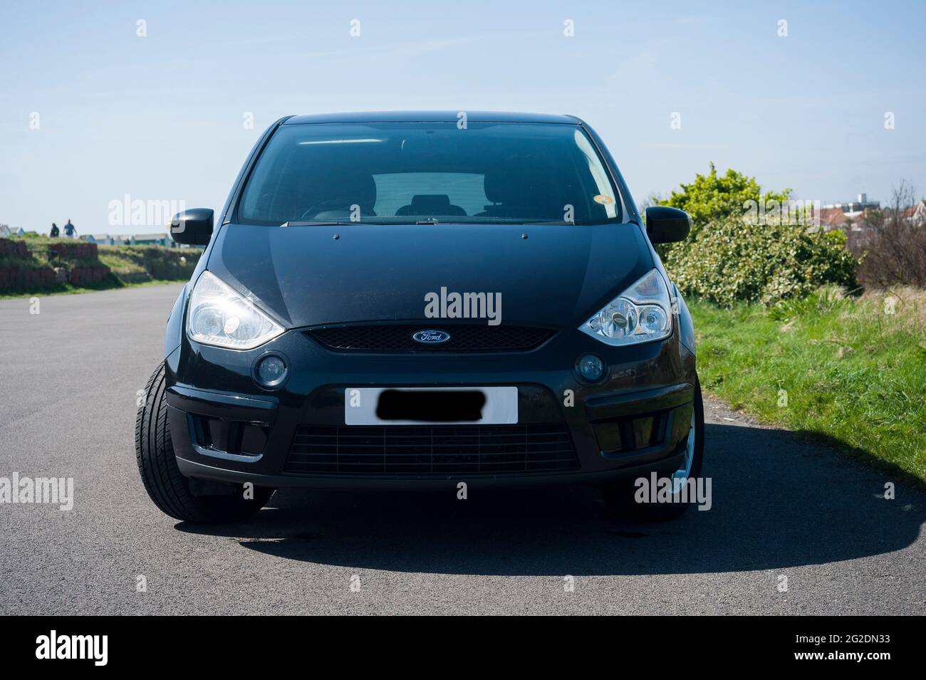 Detail shots of a 2007 black Ford S Max family MPV car Stock Photo - Alamy
