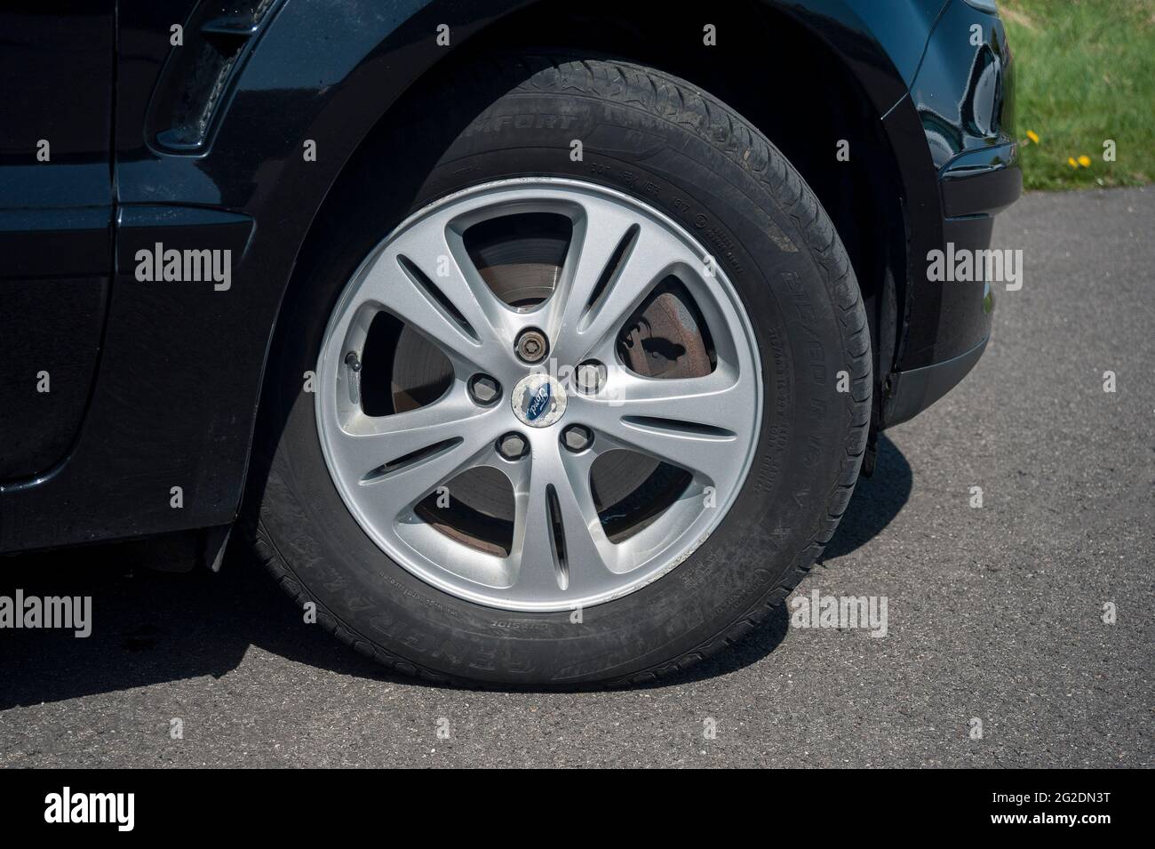 Ford People Carrier High Resolution Stock Photography and Images - Alamy