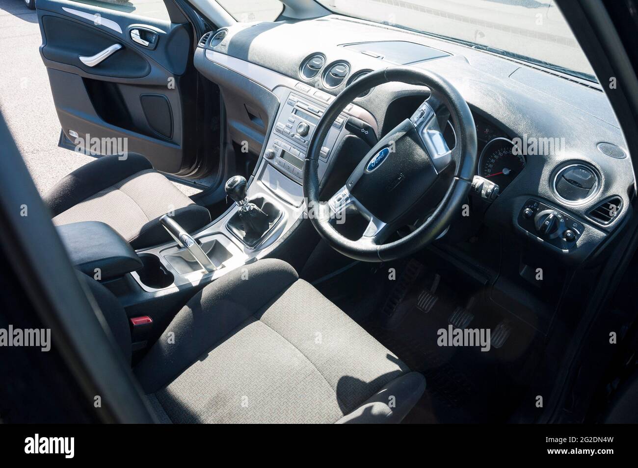 Detail shots of a 2007 black Ford S Max family MPV car Stock Photo - Alamy