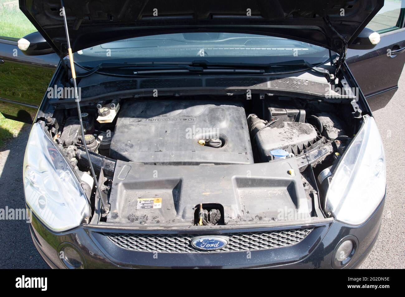 Detail shots of a 2007 black Ford S Max family MPV car Stock Photo - Alamy