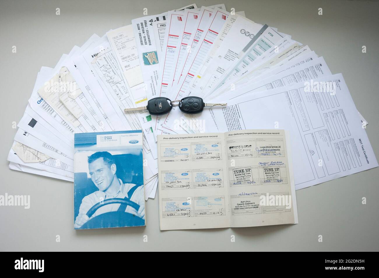 Detail shots of a 2007 black Ford S Max family MPV car Stock Photo - Alamy