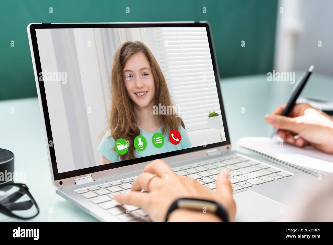 Parent teacher meeting at school hi-res stock photography and images ...