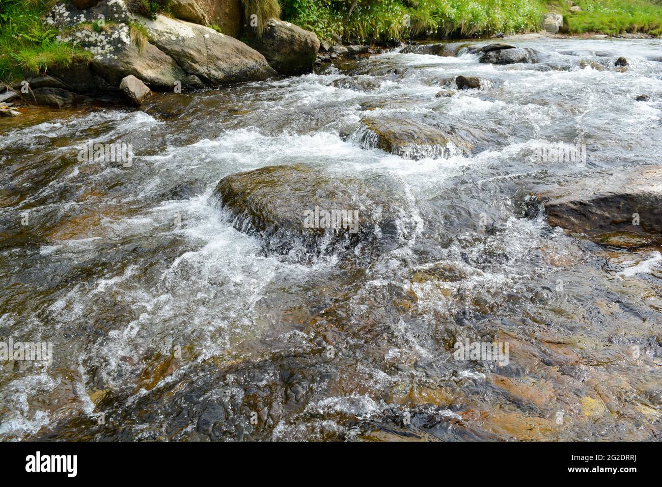 Water cascade splashing over rocks hi-res stock photography and images ...