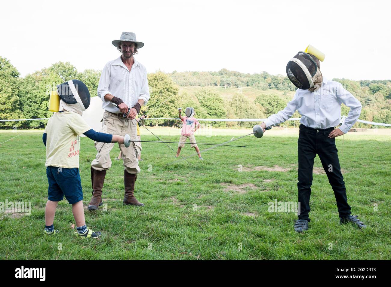 Sword fighting lesson hi-res stock photography and images - Alamy