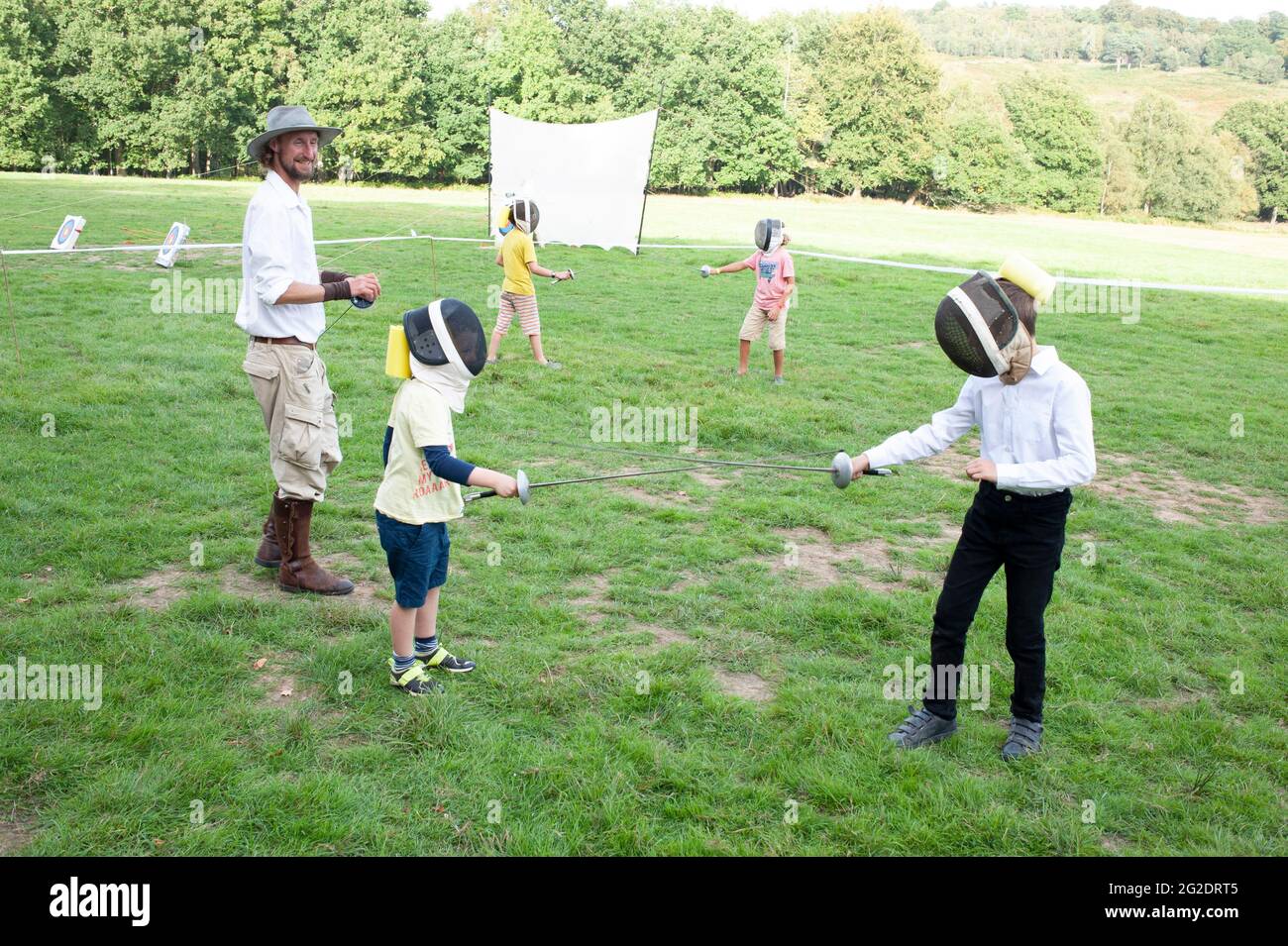 Sword fighting lesson hi-res stock photography and images - Alamy