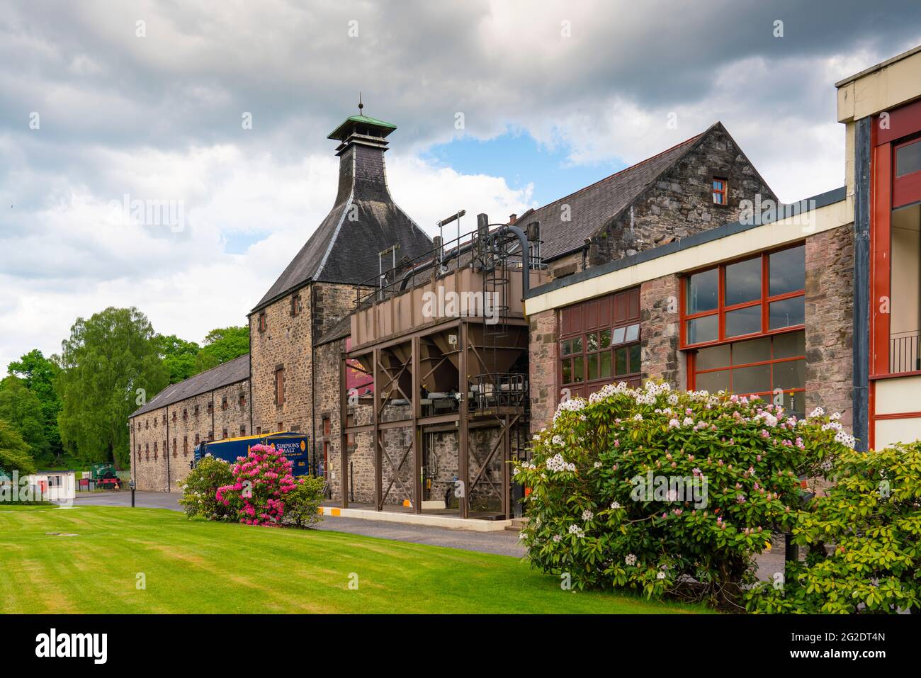 Exterior view of Dewar’s scotch whisky distillery in Aberfeldy ...