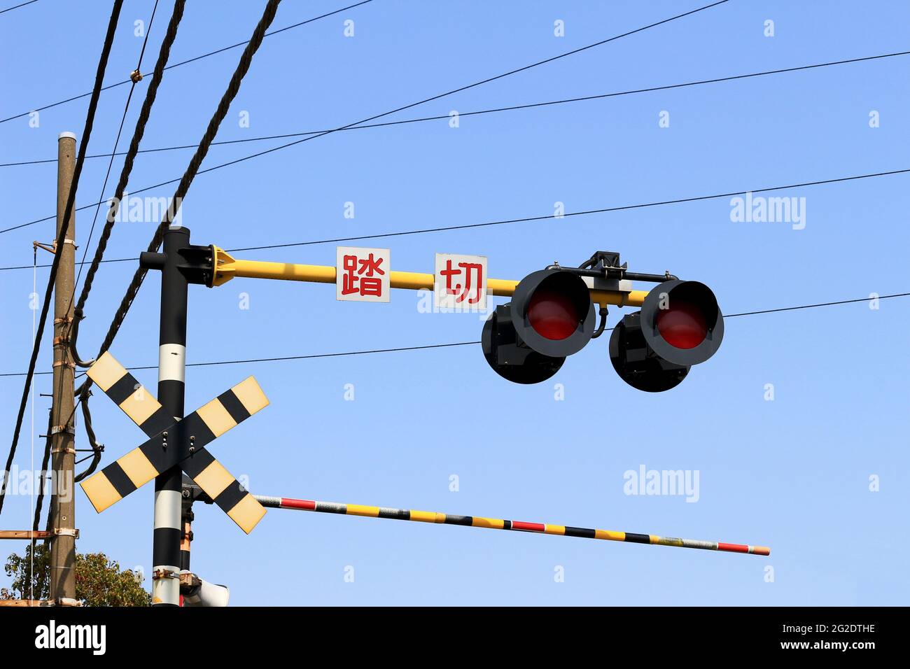Railroad crossing gate hi-res stock photography and images - Alamy