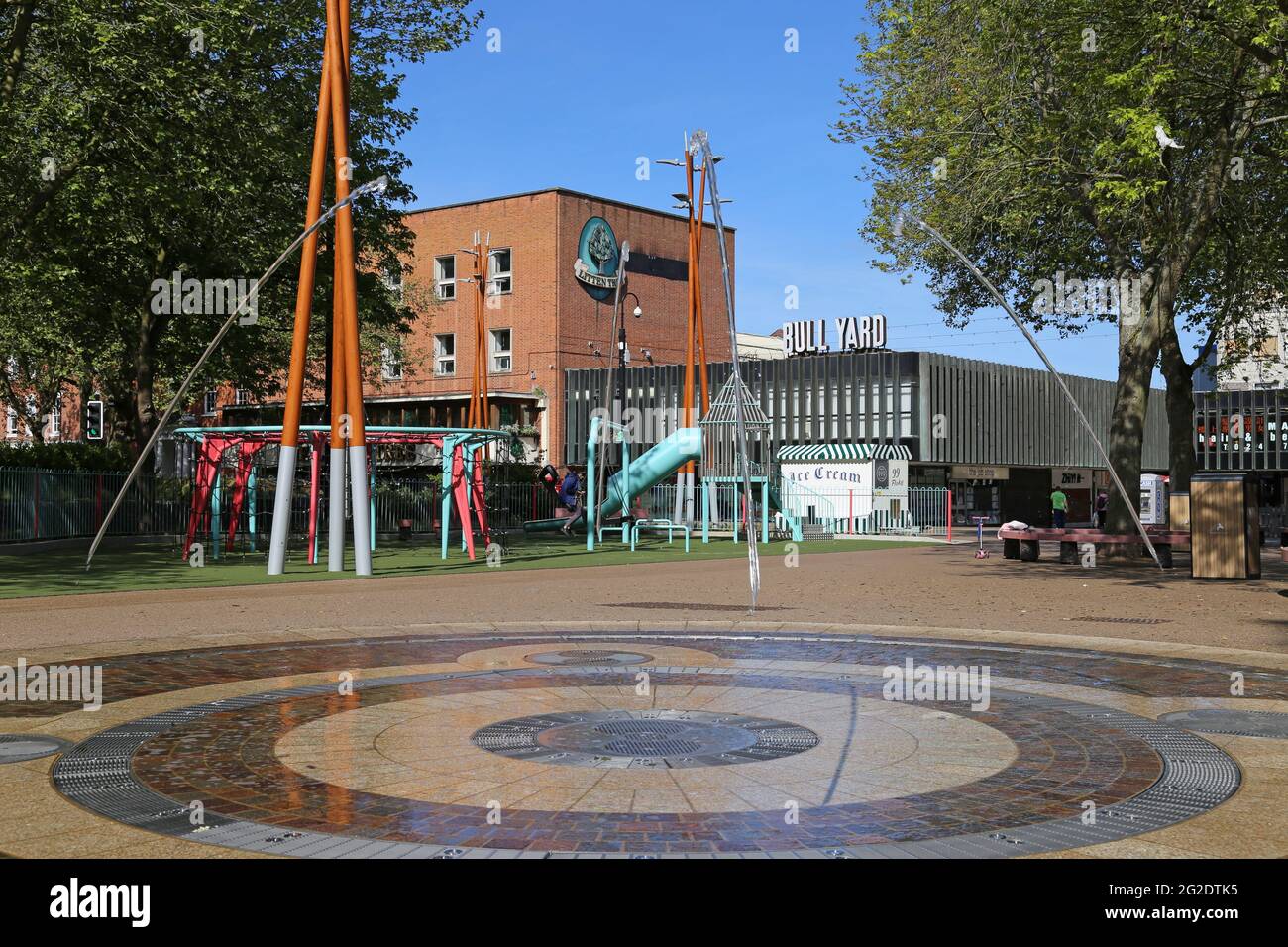 Pavement water feature hi-res stock photography and images - Alamy
