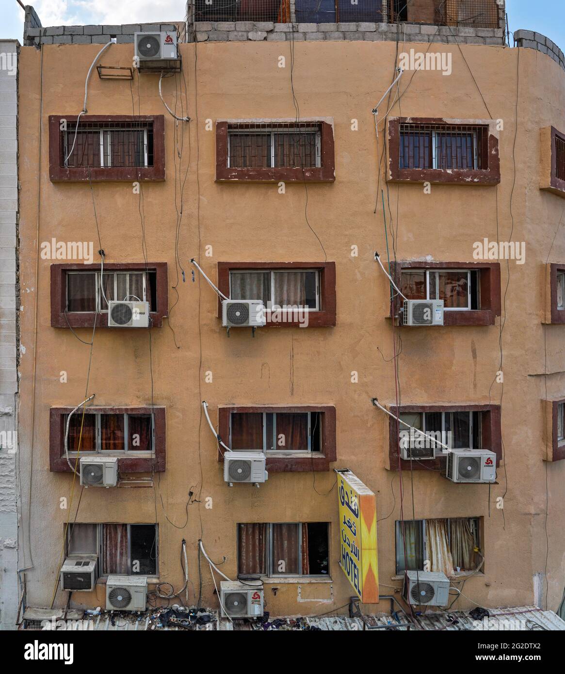 Old ac unit hi-res stock photography and images - Alamy