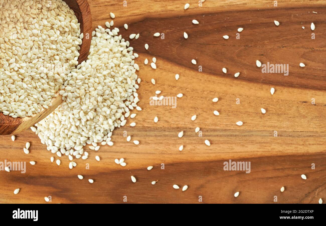 Sesame seeds scatter hi-res stock photography and images - Alamy