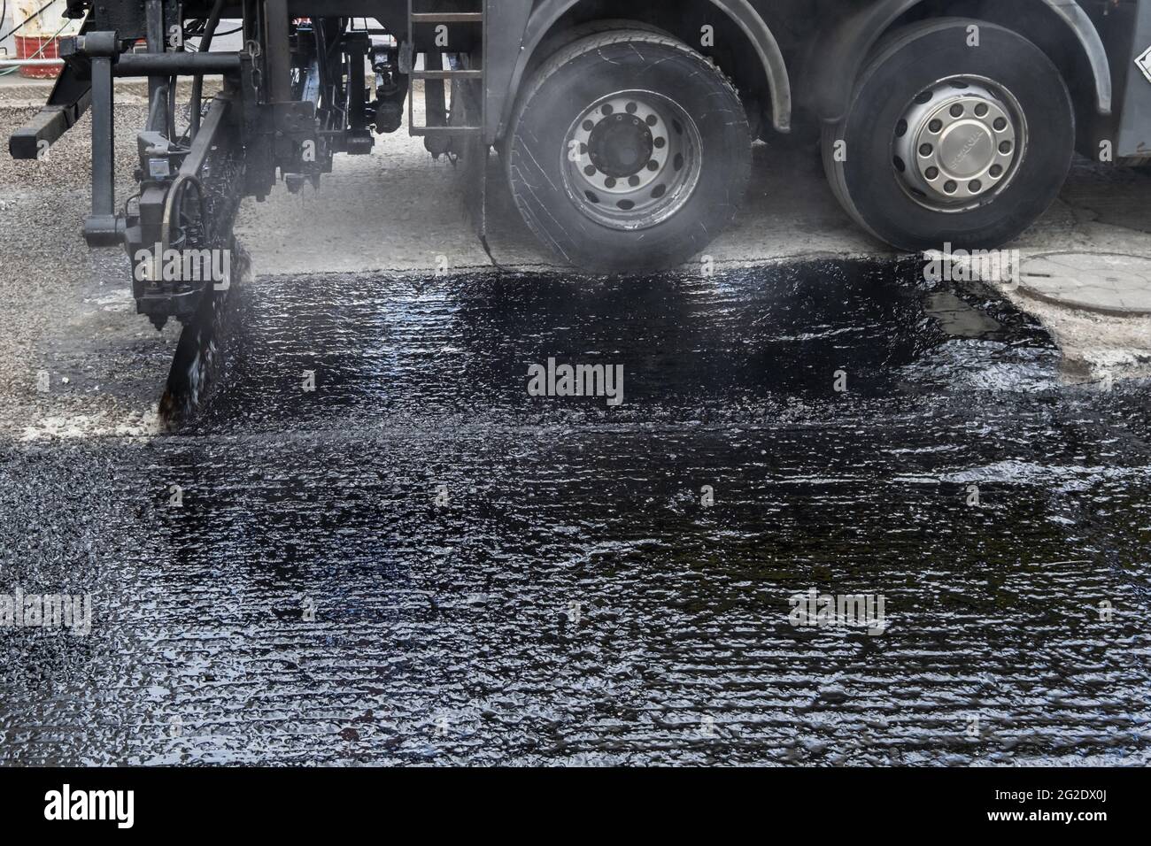 Paving the road over a bridge with porous asphalt for traffic noise ...
