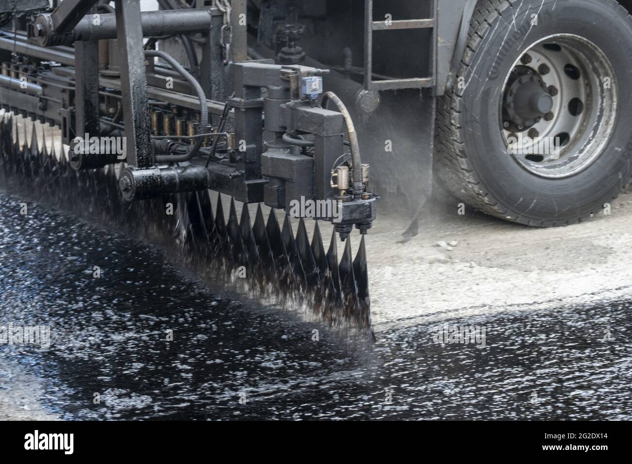 Paving the road over a bridge with porous asphalt for traffic noise ...