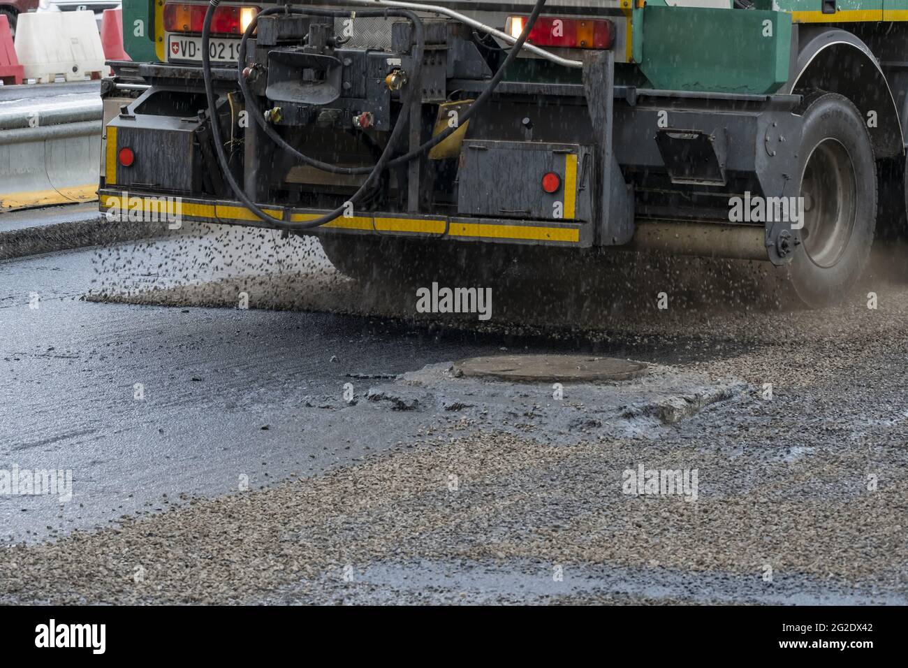 Paving the road over a bridge with porous asphalt for traffic noise ...