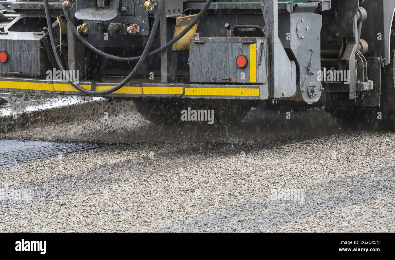 Paving the road over a bridge with porous asphalt for traffic noise ...