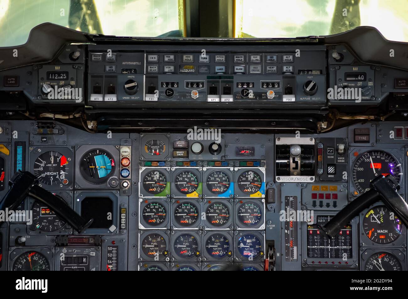 Ba concorde landing hi-res stock photography and images - Alamy