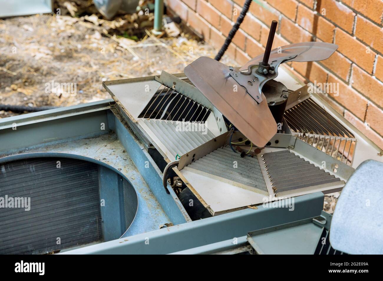 Air Conditioning system with technician cleaning on open air ...