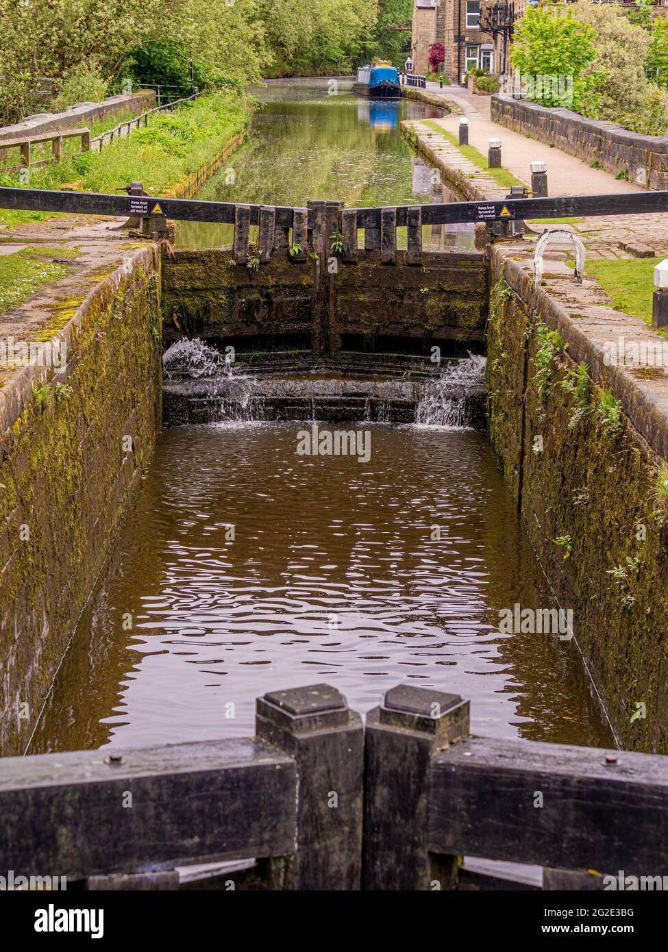 Rochdale canal lock gates hi-res stock photography and images - Alamy