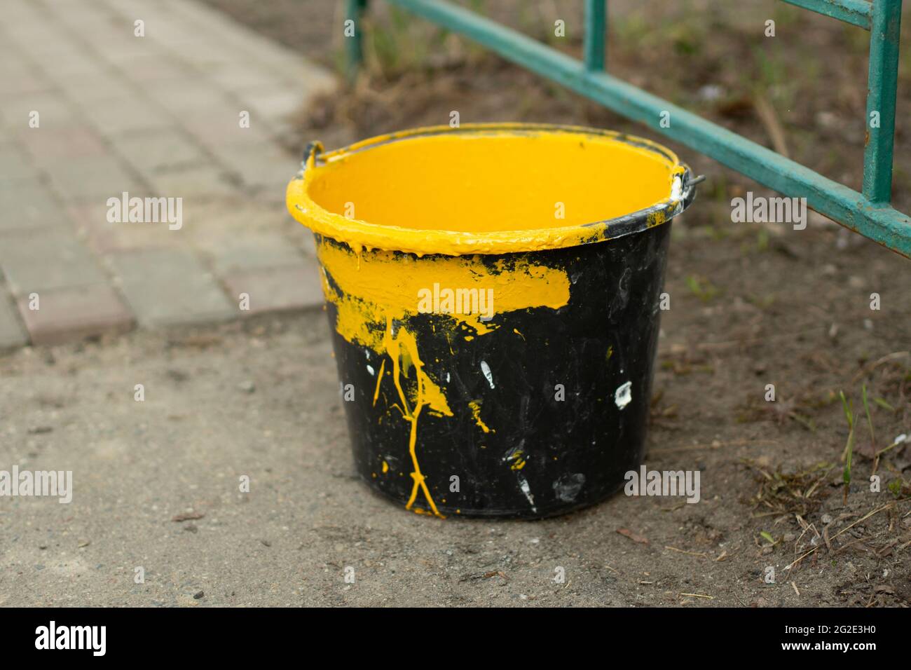 Paint can falling hi-res stock photography and images - Alamy