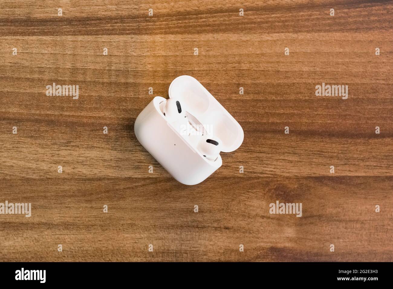 Airpods airpods pro hi-res stock photography and images - Alamy