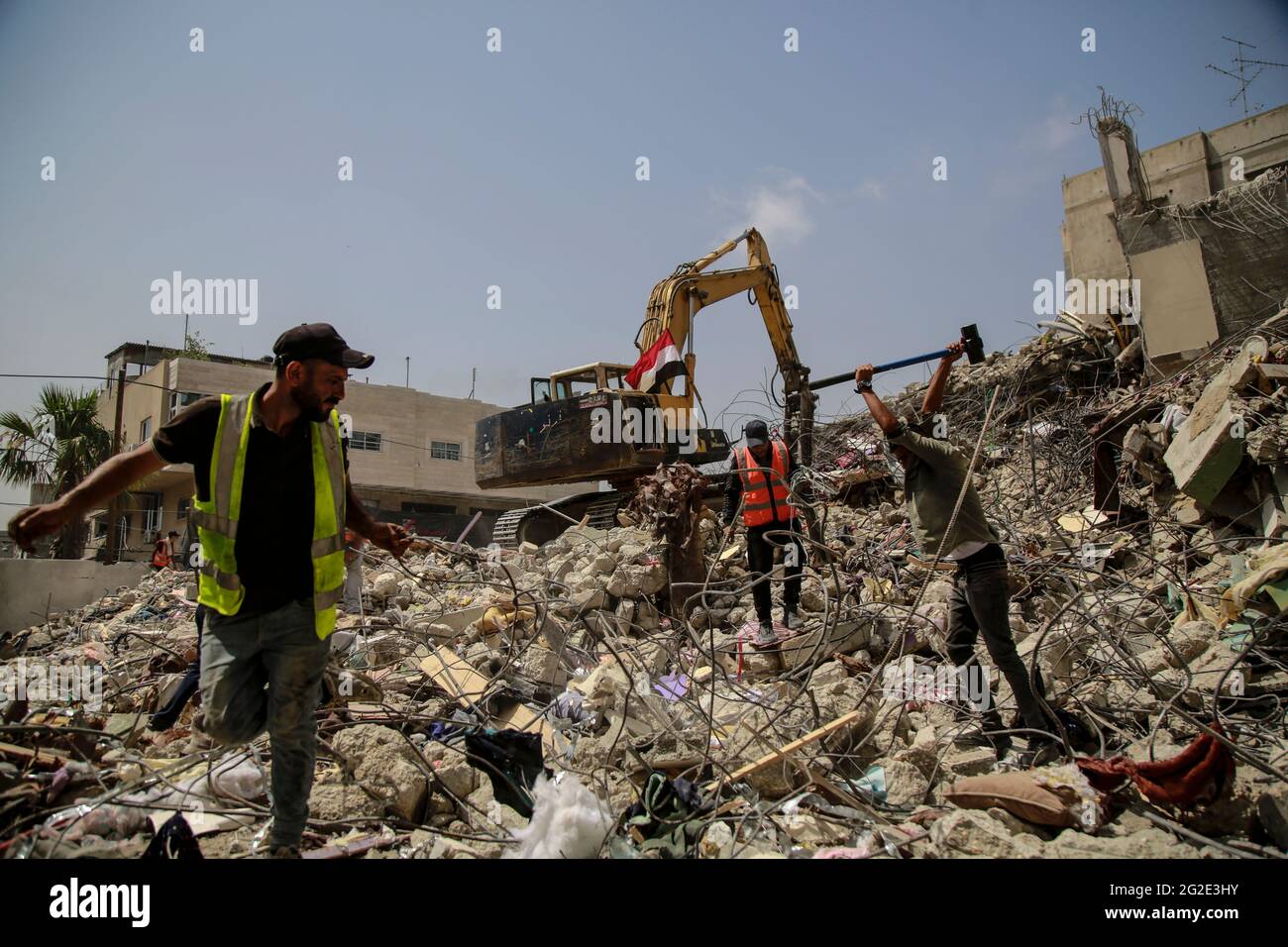 Gaza, Palestine. 10th June, 2021. Palestinian workmen break rubble from ...