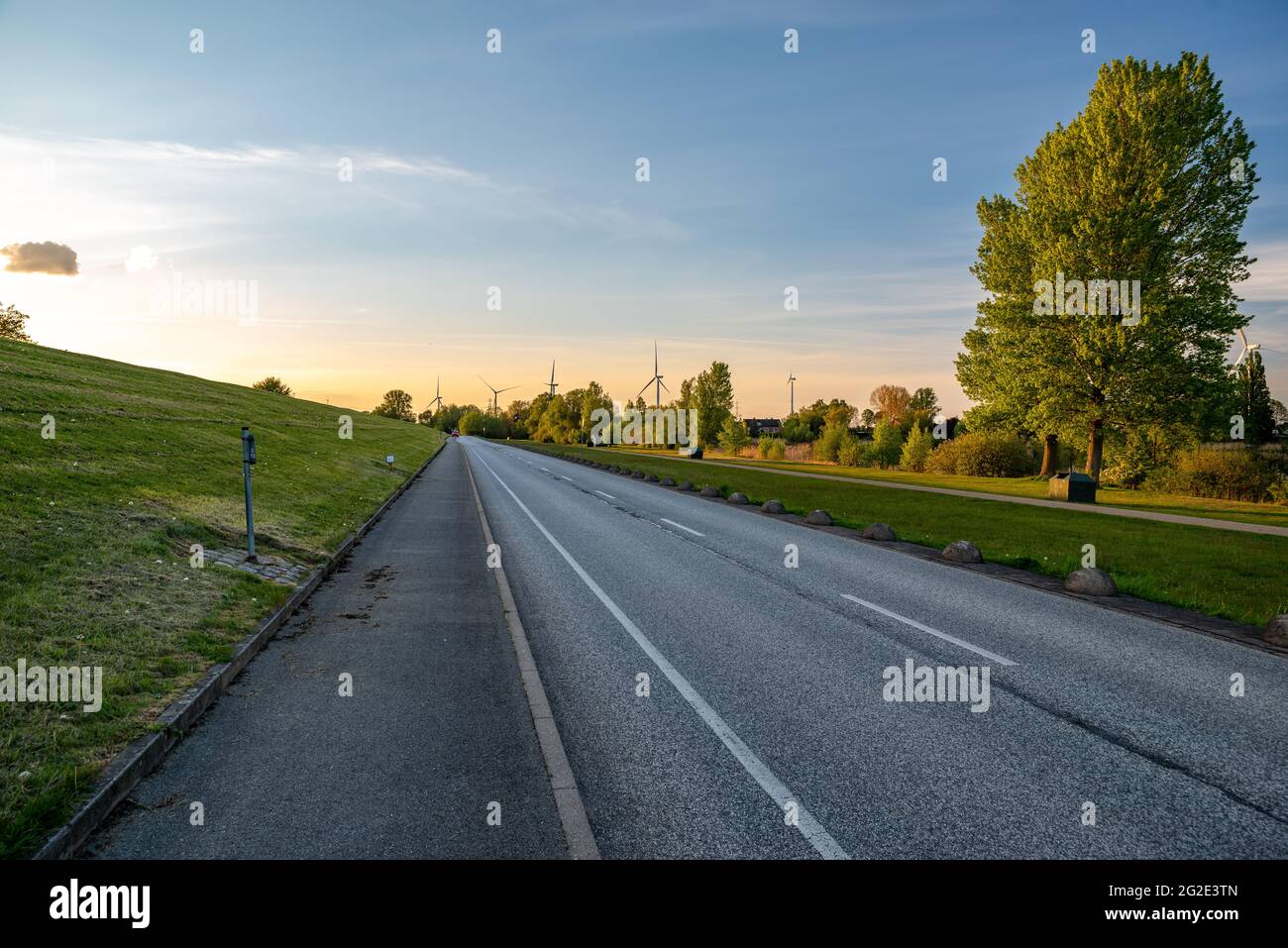 Road on dike hi-res stock photography and images - Alamy