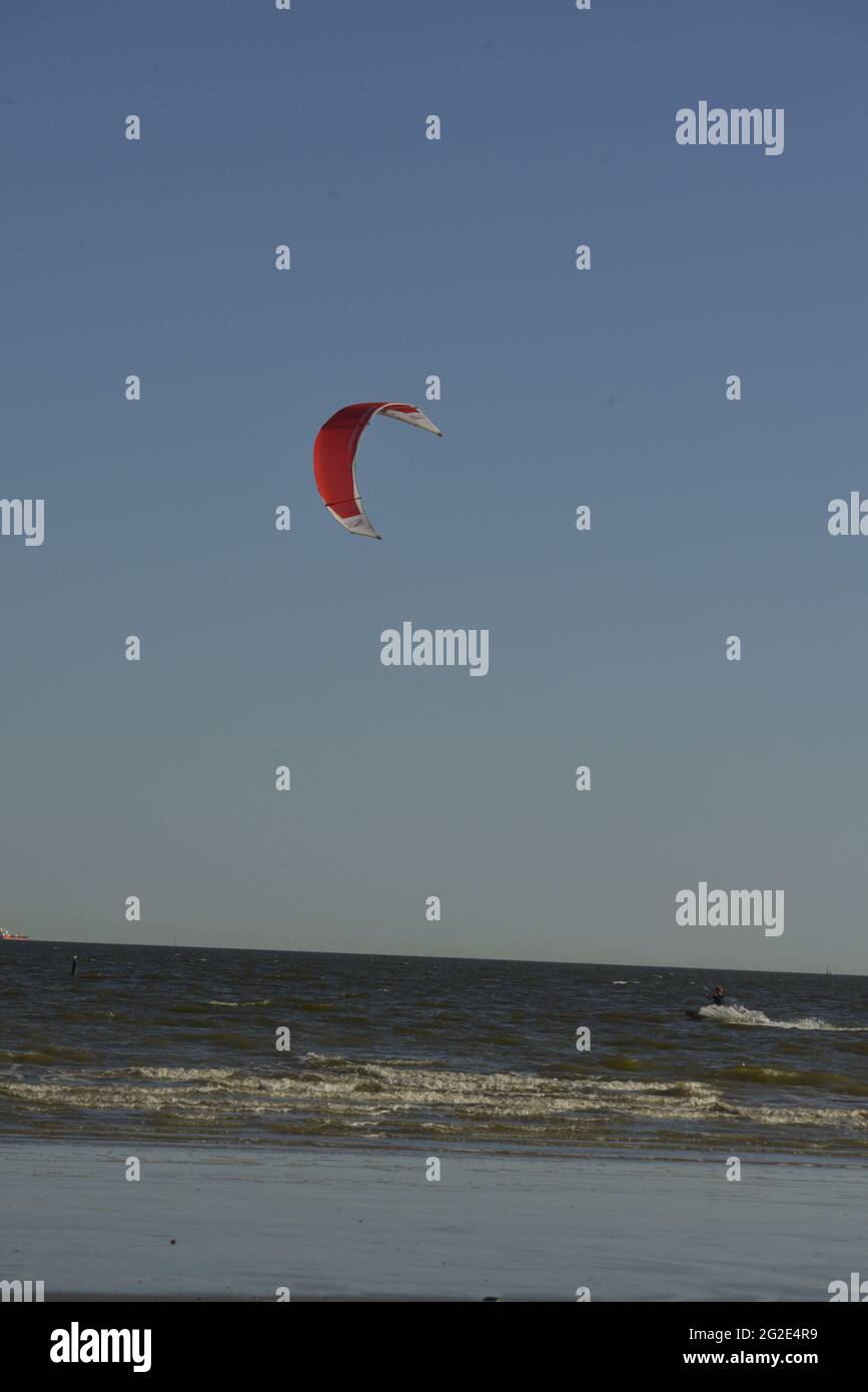 Kite surfing or kitebording in the ocean surf Stock Photo - Alamy