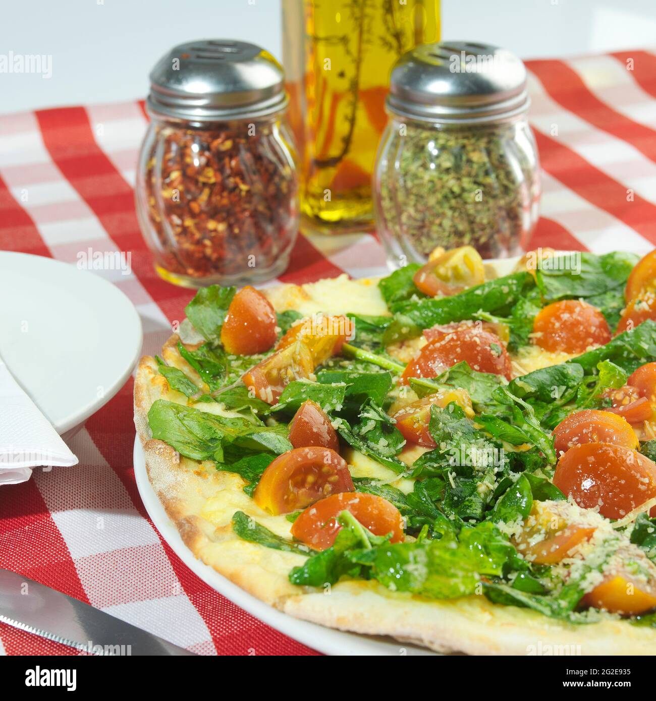 Food - Tasty gourmet pizza with tomatoes, spinach and grated cheese ...