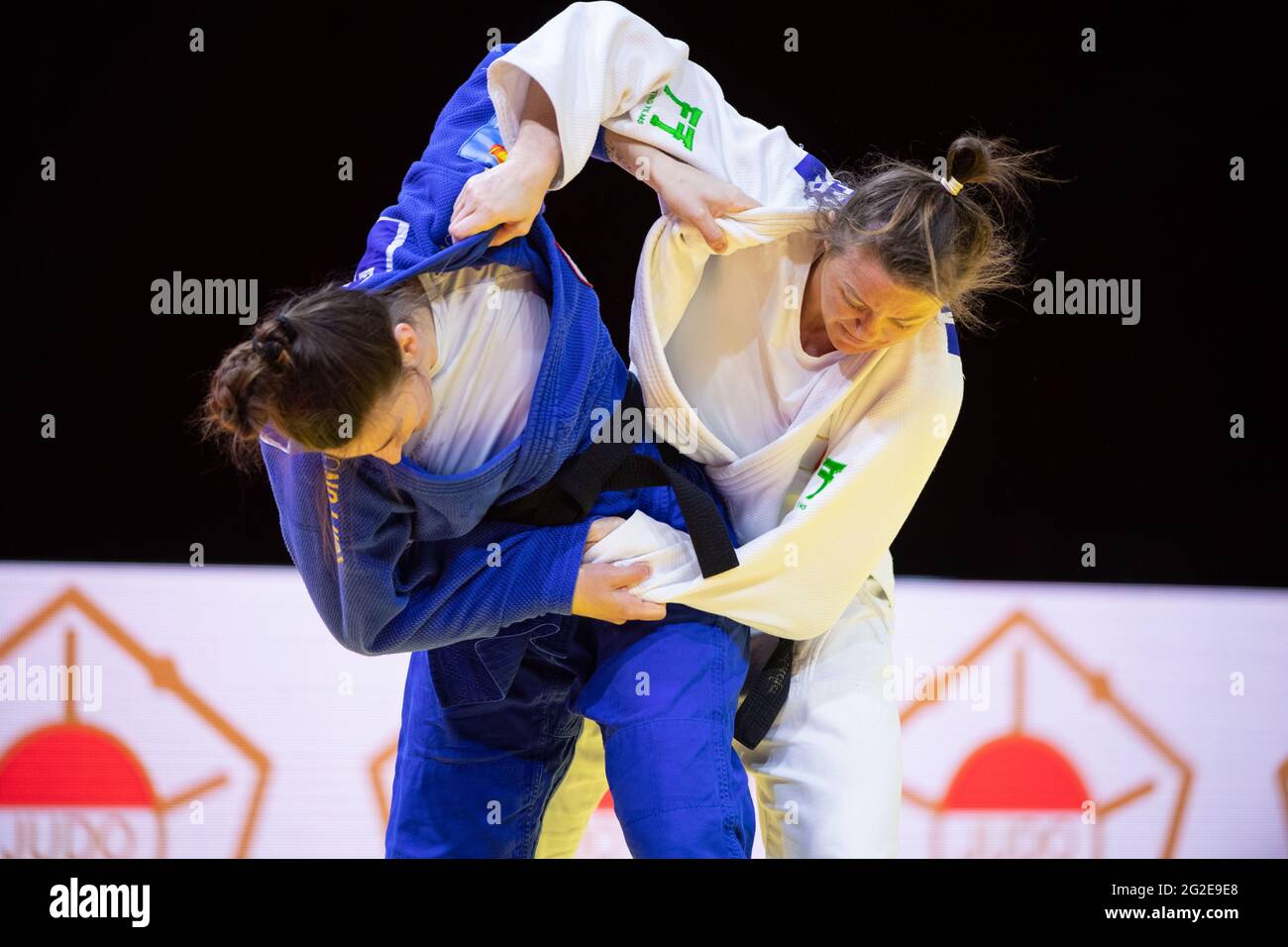 Woman 70 kg hi-res stock photography and images - Alamy