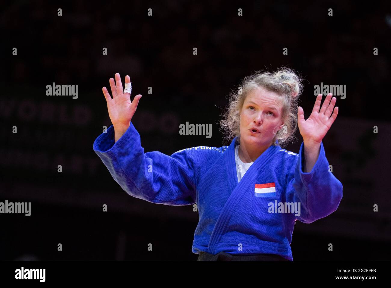 Woman 70 kg hi-res stock photography and images - Alamy