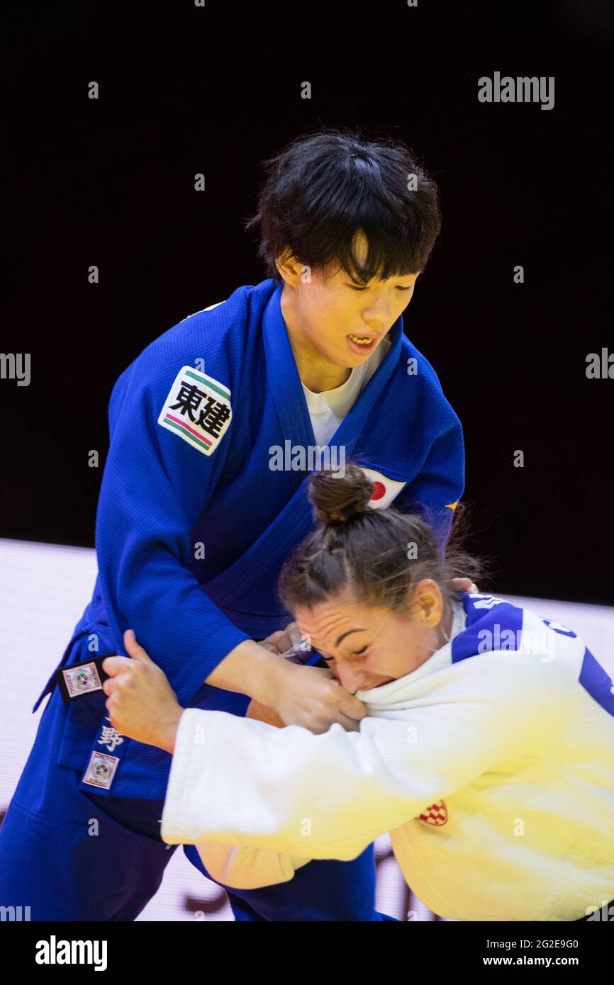 Woman 70 kg hi-res stock photography and images - Alamy