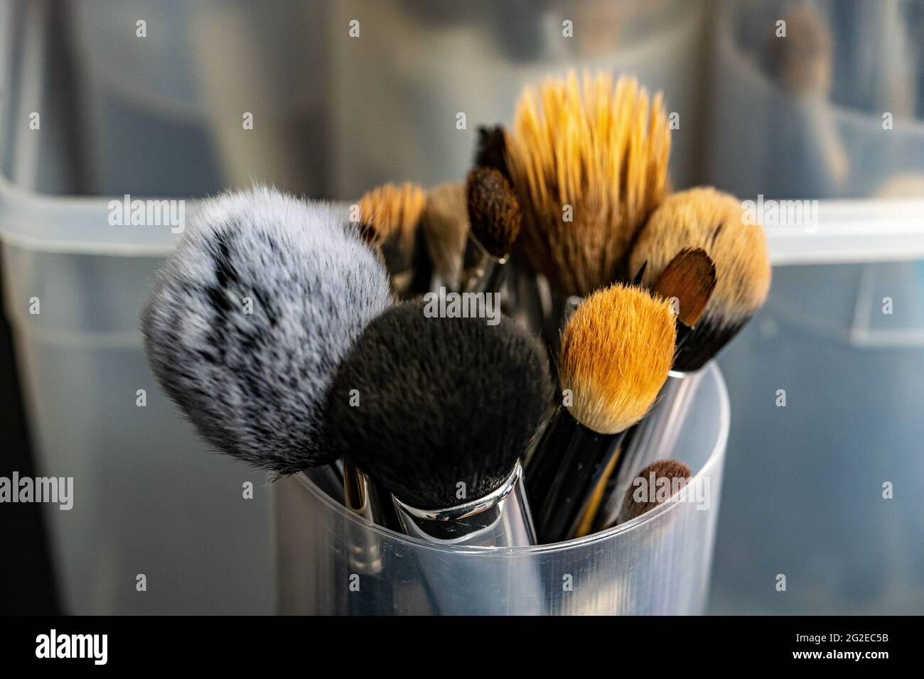 Stippling brush hi-res stock photography and images - Alamy