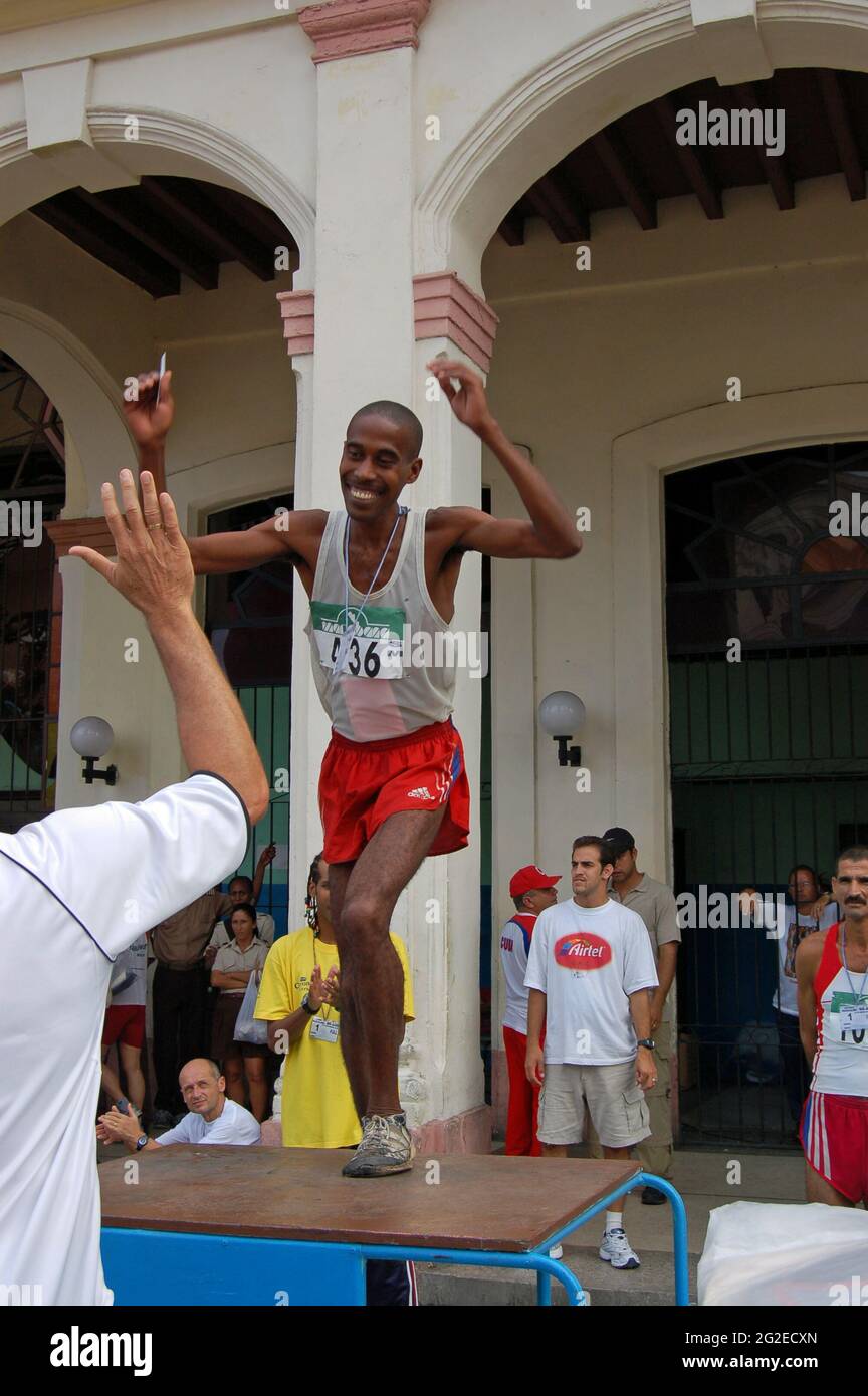Marathon winner podium hi-res stock photography and images - Alamy