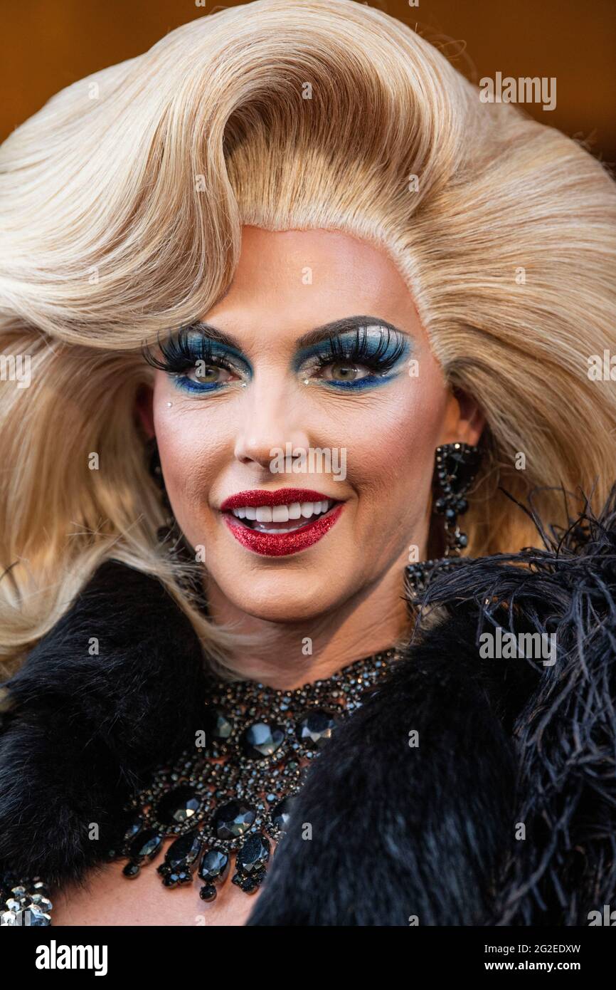 Alyssa edwards gala night hi-res stock photography and images - Alamy