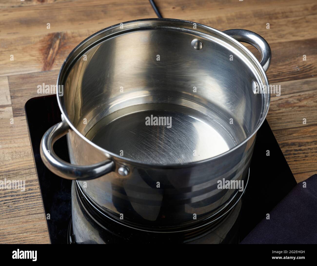 Induction table hi-res stock photography and images - Alamy