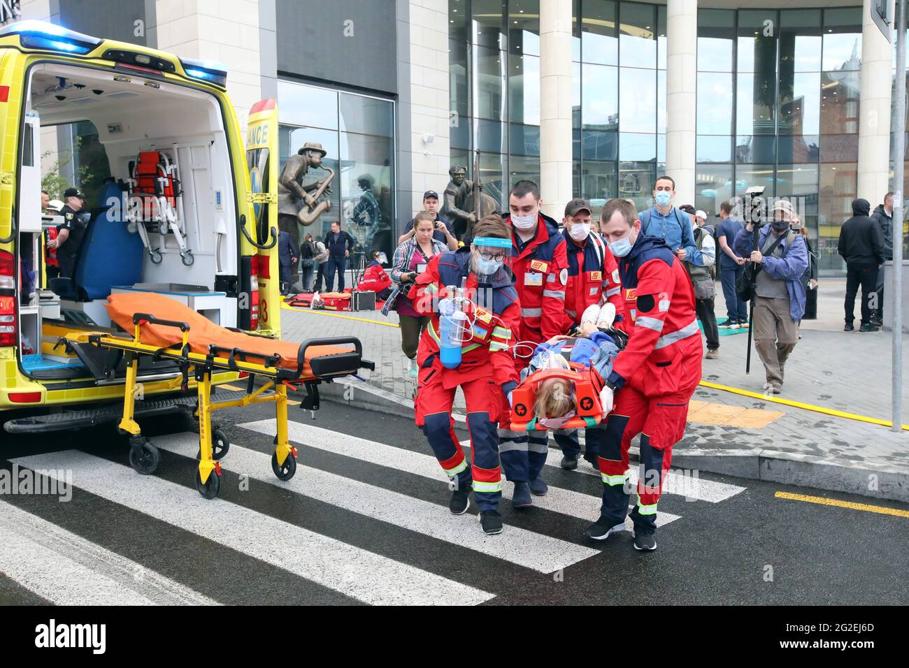 Non Exclusive: KHARKIV, UKRAINE - JUNE 10, 2021 - EMTs put a person ...