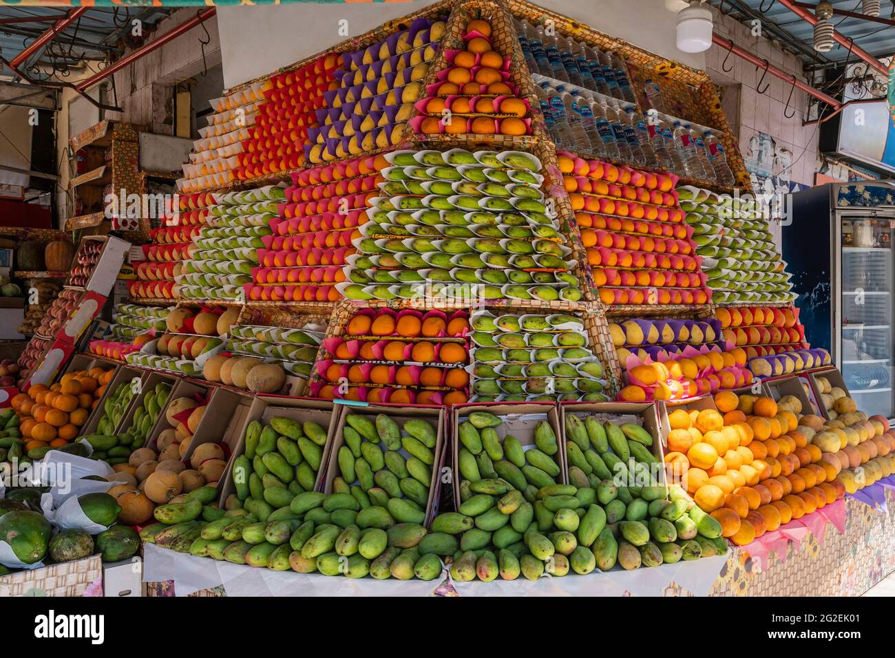 Egypt fruit market hi-res stock photography and images - Alamy