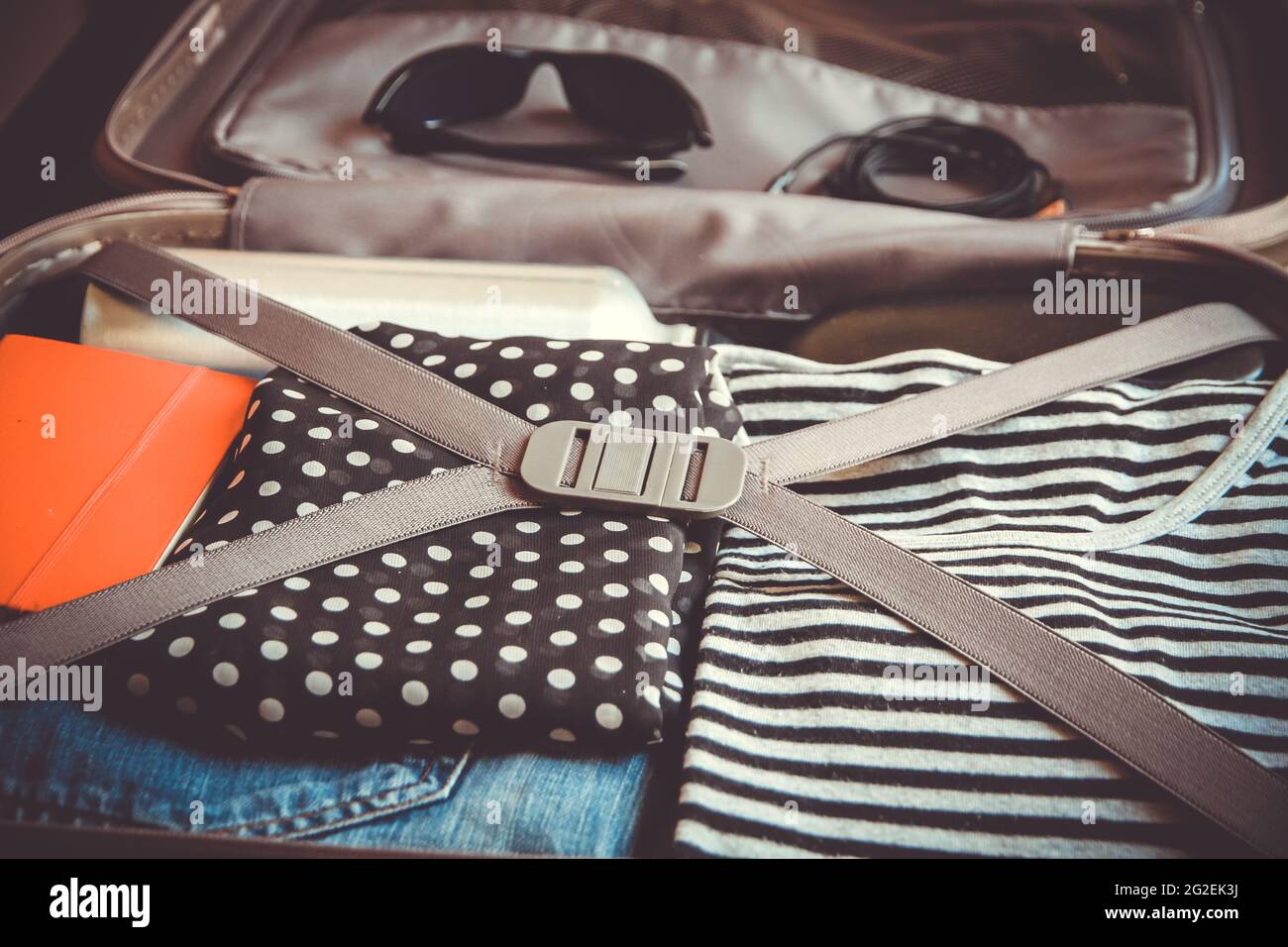 Open vintage travel suitcase full of clothes Stock Photo - Alamy