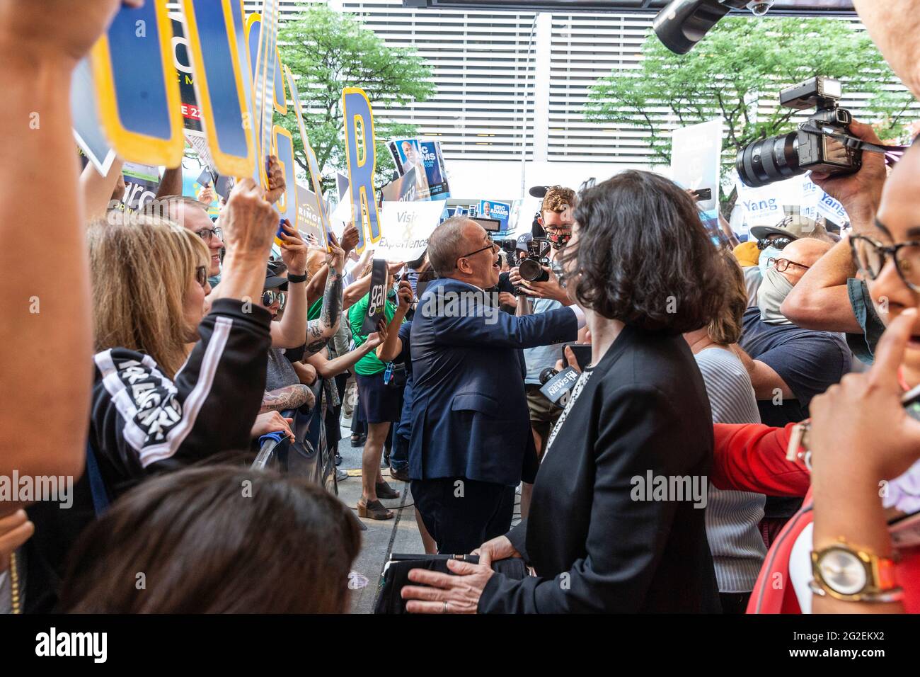 New York, NY - June 10, 2021: Mayoral candidate Scott Stringer and wife ...