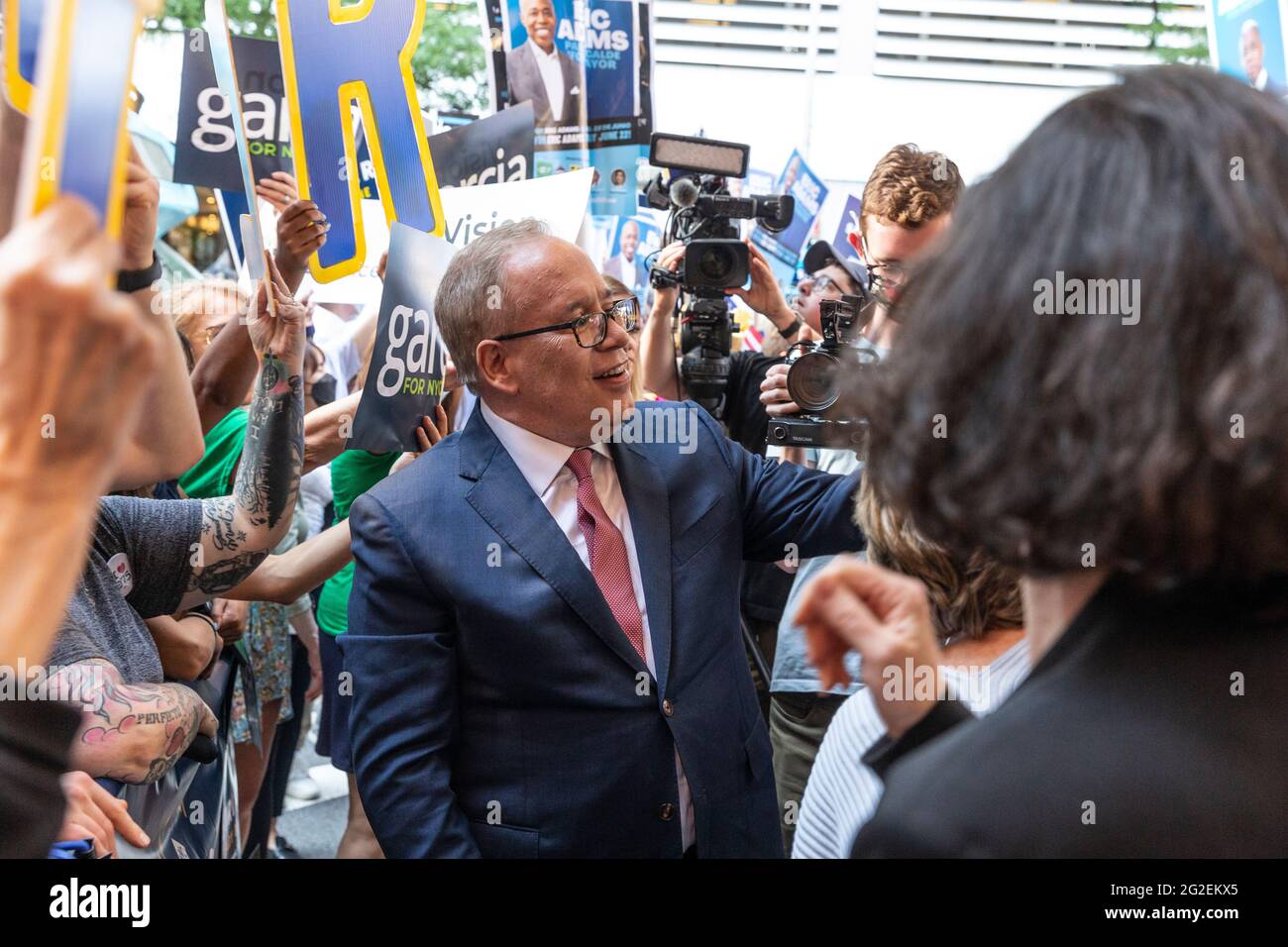 New York, NY - June 10, 2021: Mayoral candidate Scott Stringer and wife ...