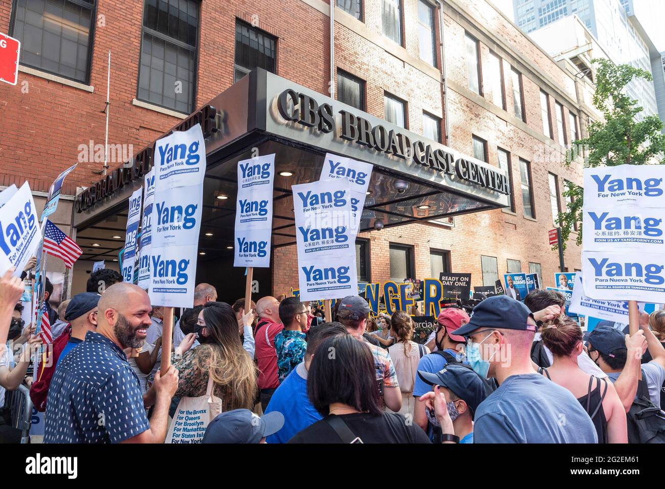 Before mayoral candidates debate at CBS Broadcast Center supporters ...