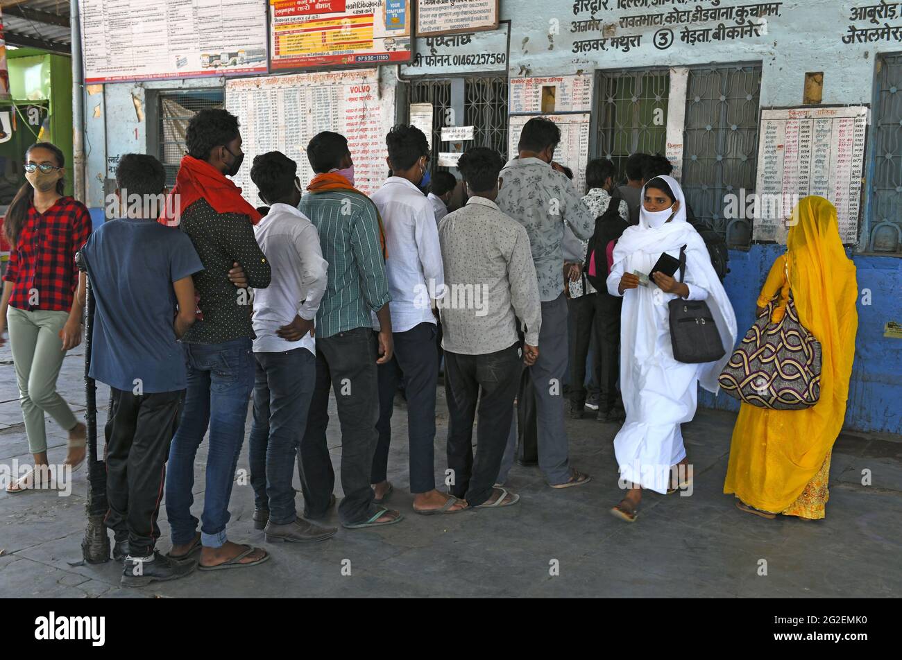 State transport bus stand hi-res stock photography and images - Alamy