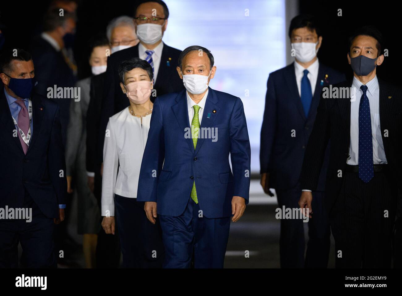 Japanese Prime Minister Yoshihide Suga and his wife Mariko Suga are ...
