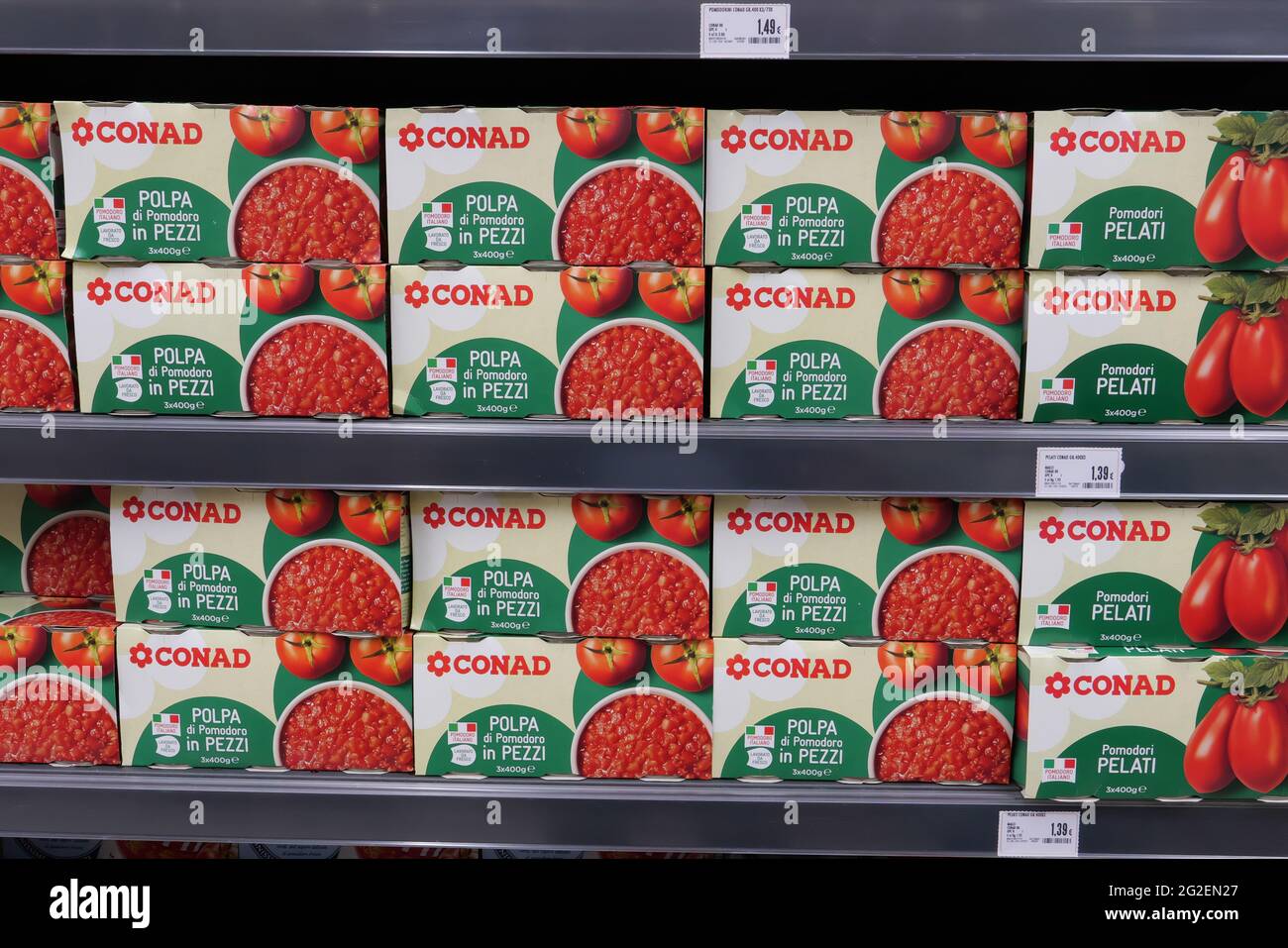 CONAD CANS OF ITALIAN TOMATO SAUCE INSIDE THE FOOD MEGA STORE Stock ...