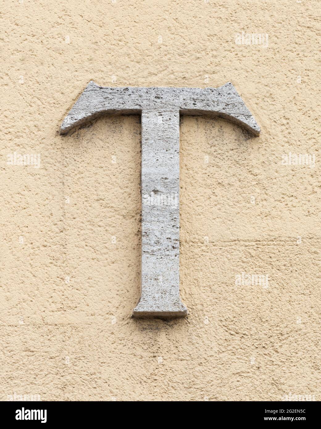 Capital letter T with serifs from the 1930s Stock Photo - Alamy