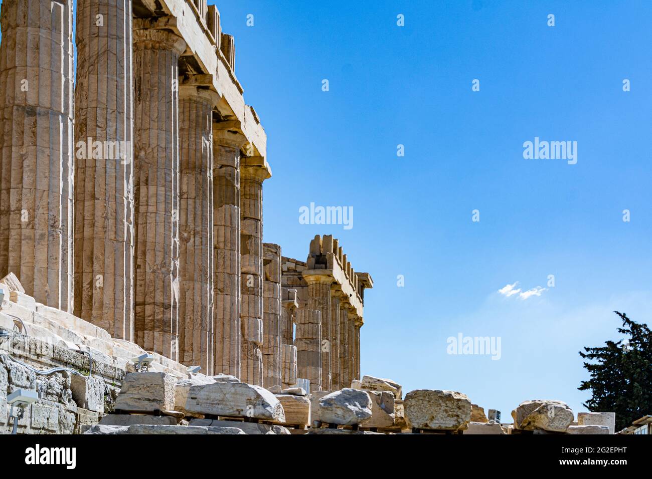 A row of columns at the Parthenon Temple on the Acropolis in Athens, Greece Stock Photo - Alamy