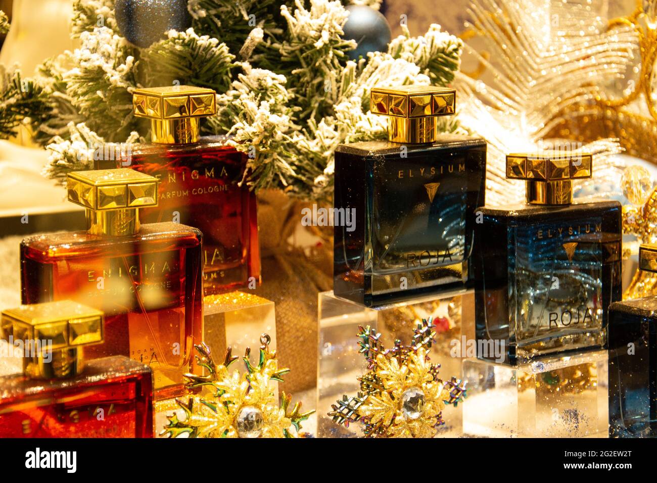 High class shop front hi-res stock photography and images - Alamy